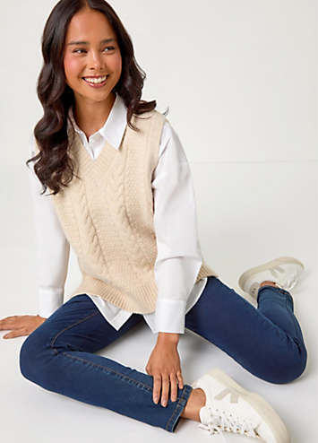 Roman Petite V-Neck Cable Knit Sleeveless Vest | Kaleidoscope