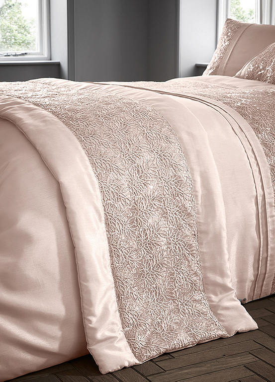 Portfolio Home Rouen Quilted Bed Runner - Blush | Kaleidoscope