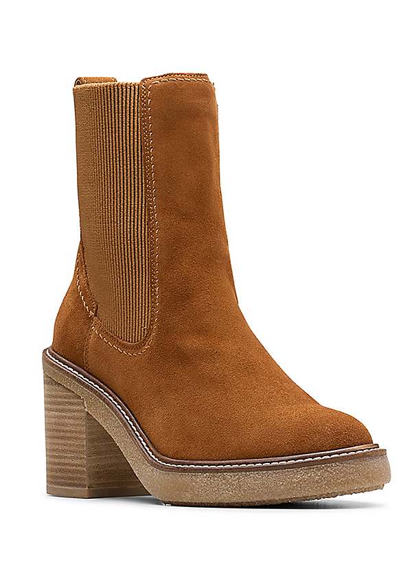 Tan suede clarks store